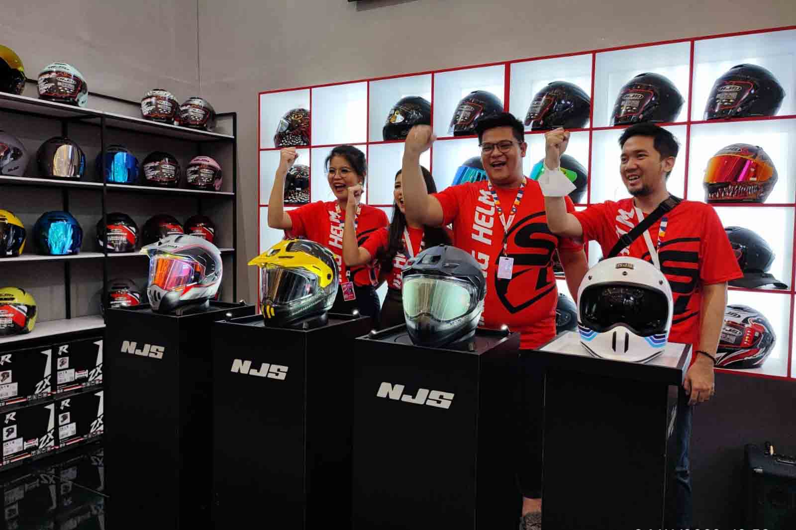 DI IMOS 2022 PT Surya Motor Shelmindo Hadirkan Produk Helm Supermoto ...